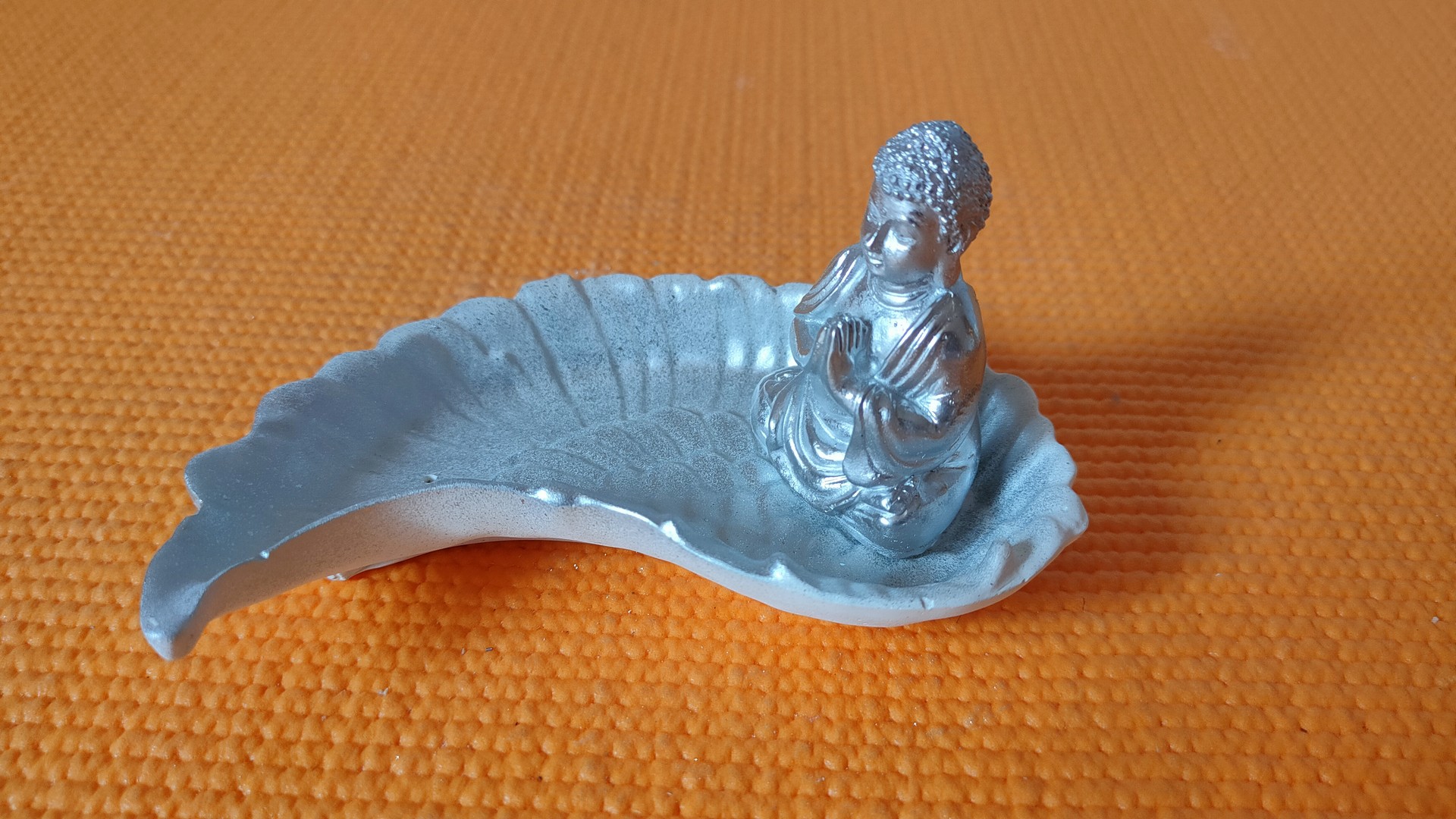 Suport aripă cu Buddha – Statui și decorațiuni frumoase